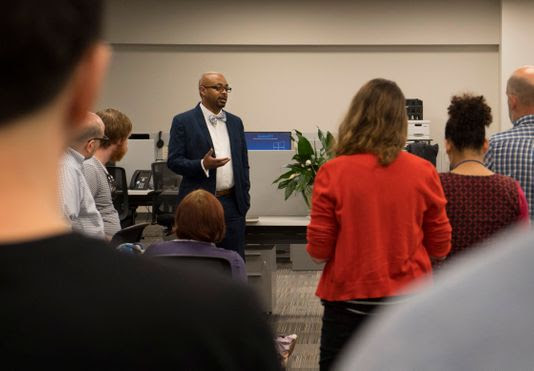 Legendary Chicago Anchor Warner Saunders Dies at 83 - journal-isms.com